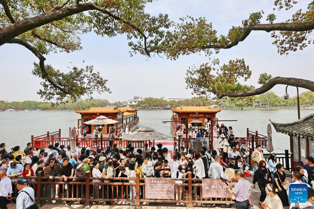 Tourism boosts spring economy during Qingming Festival holiday--China ...