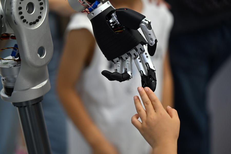 Humanoid robots step from science fiction into reality--China Economic Net