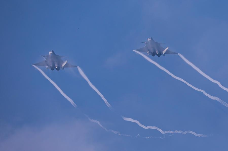 Stealth fighter jets from China and Russia stage performance during ...
